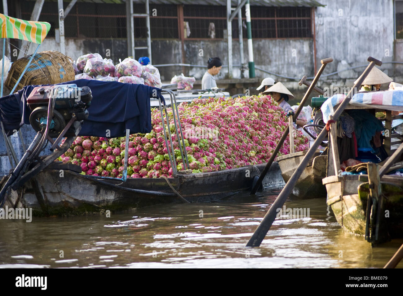 Trading boat hi-res stock photography and images - Alamy