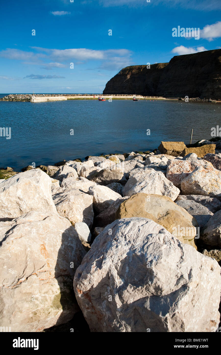 Staithes yorkshire surf hi-res stock photography and images - Alamy