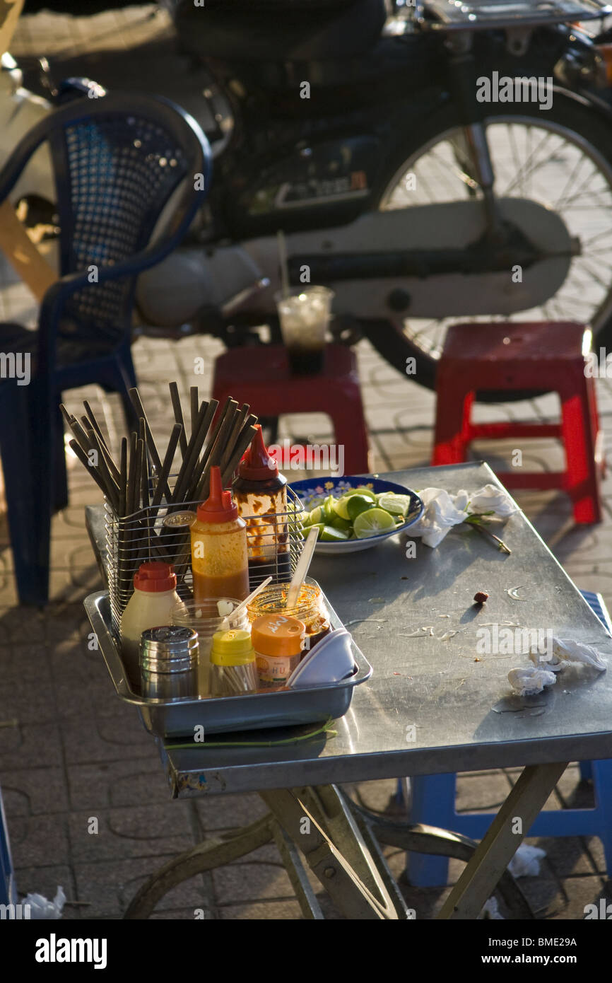 Street Dining table on the streets of Vietnam Stock Photo - Alamy