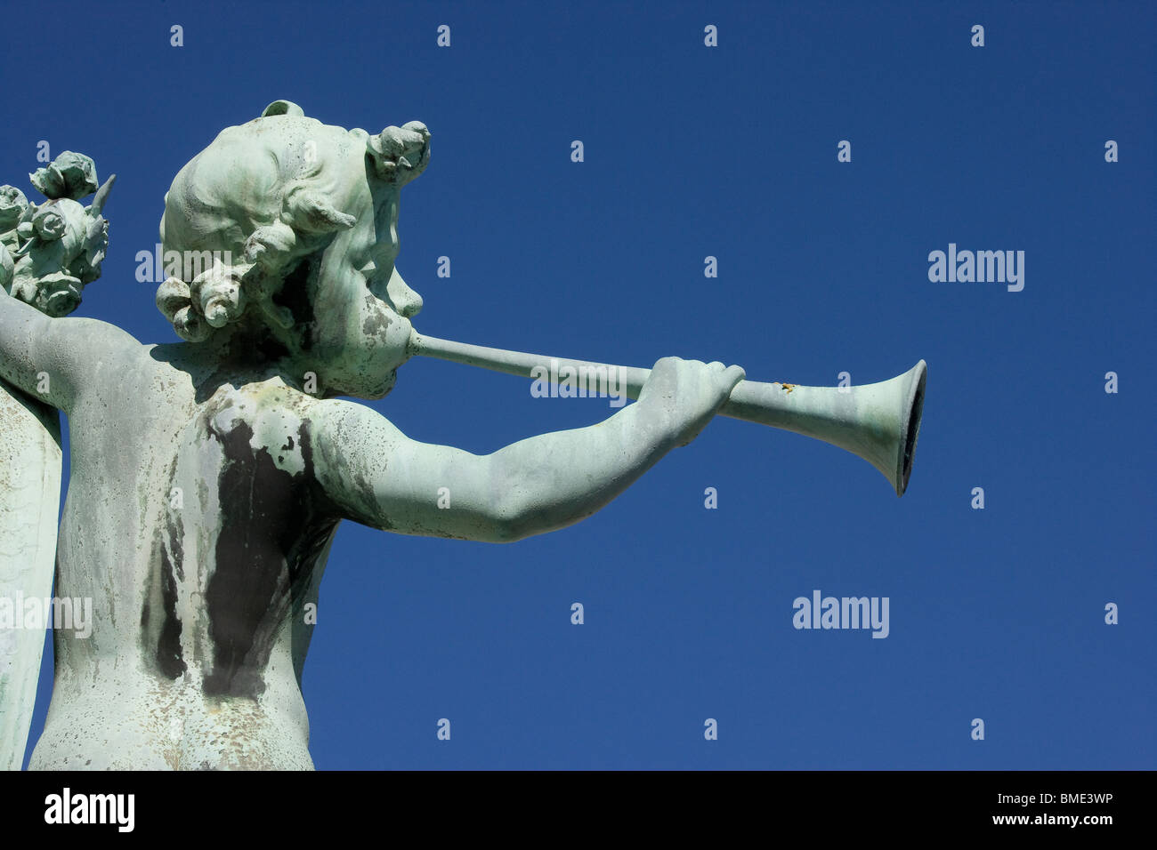 Angel statue blowing trumpet hi-res stock photography and images - Alamy