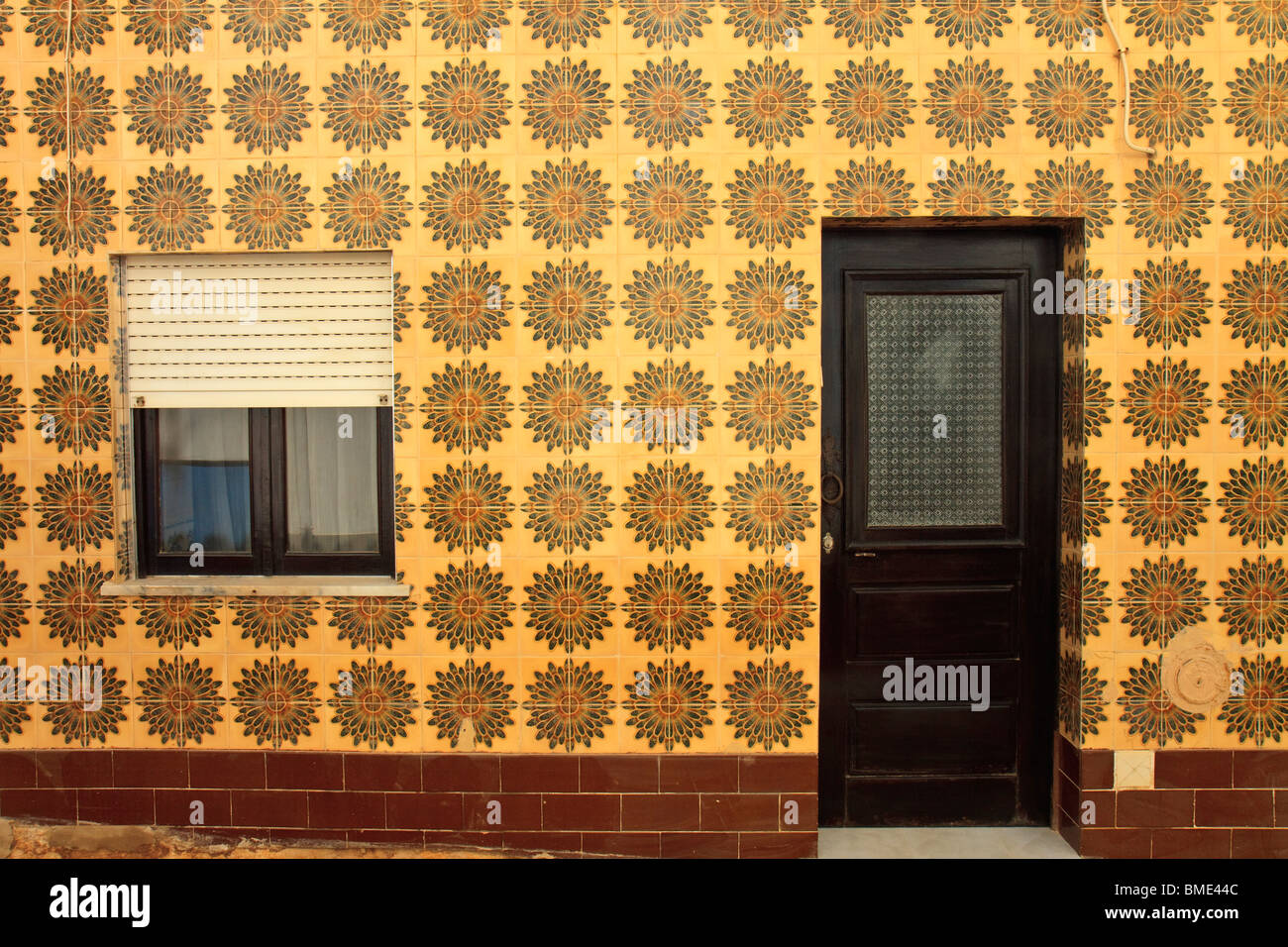 Portugal selima tile fronted house hi-res stock photography and images ...