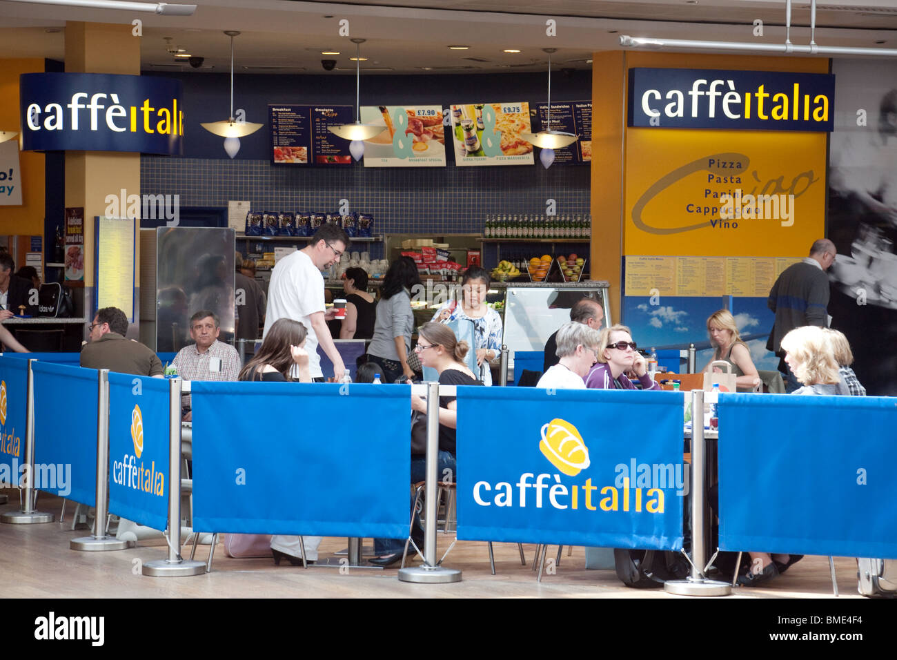 London heathrow airport terminal restaurant hi-res stock photography ...