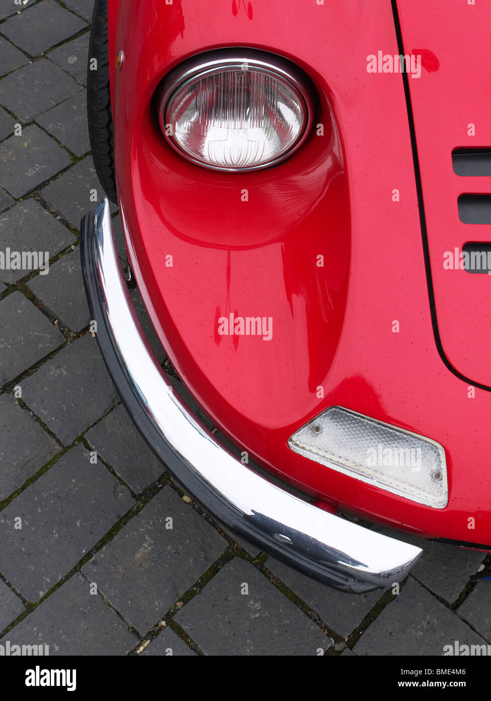 Auto headlight of a Lamborghini racing car Stock Photo - Alamy