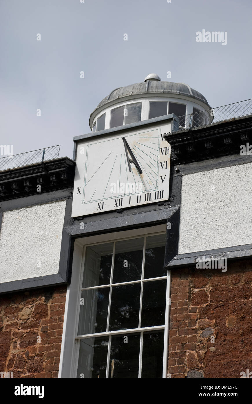 Sundial building hi-res stock photography and images - Alamy