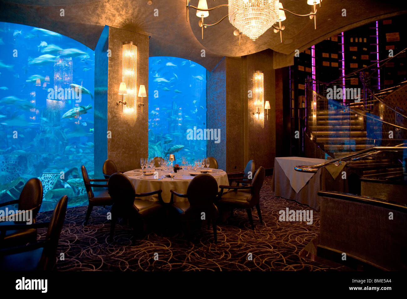 OSSIANO RESTAURANT ATLANTIS HOTEL FINE DINING UAE AQUARIUM Stock Photo ...