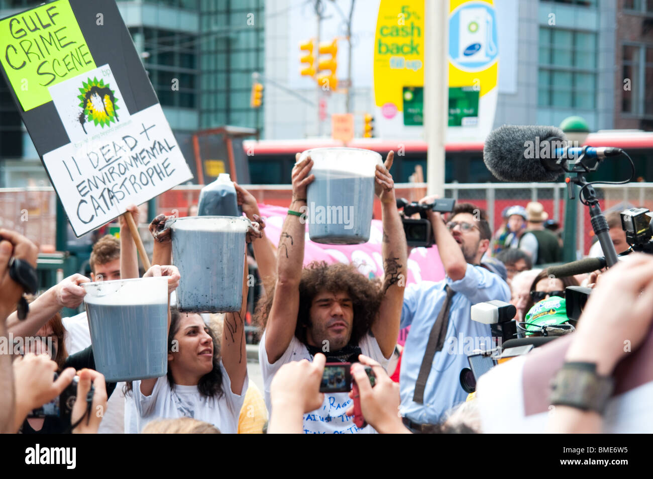 Drilling Oil Spilling High Resolution Stock Photography and Images - Alamy