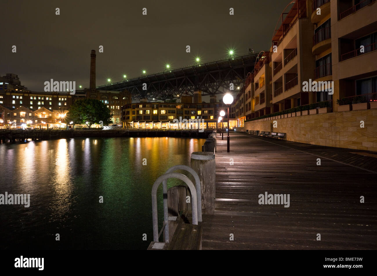 Harbour walkway hi-res stock photography and images - Alamy