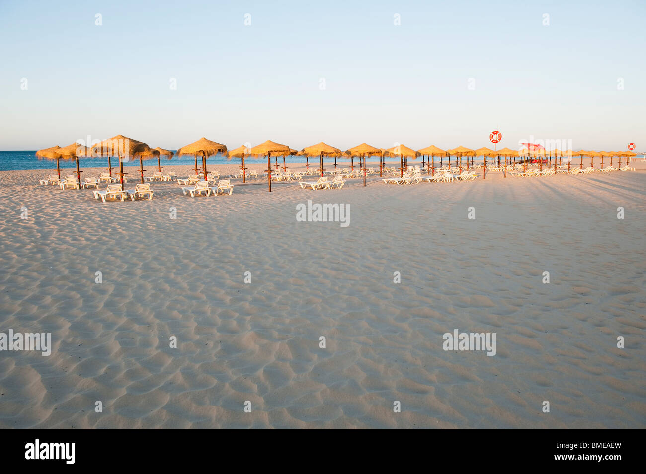 Dawn no one has a beach hi-res stock photography and images - Alamy