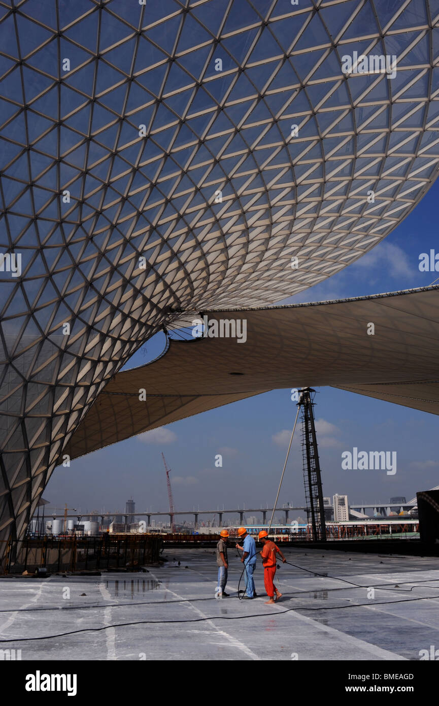 Sun Valley under construction, 2010 Shanghai World Expo Park, Pudong ...