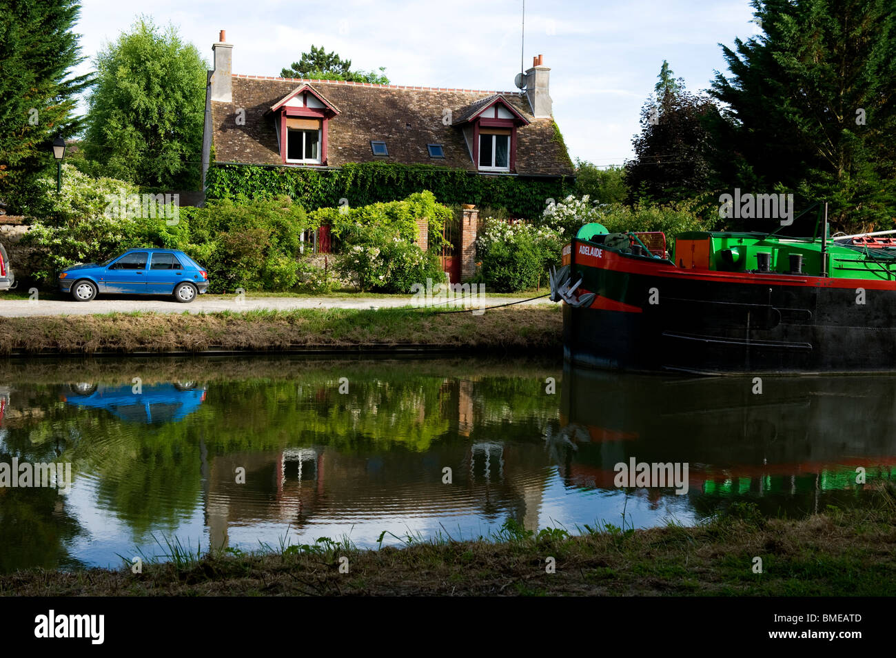 Car reflection in water hi-res stock photography and images - Alamy