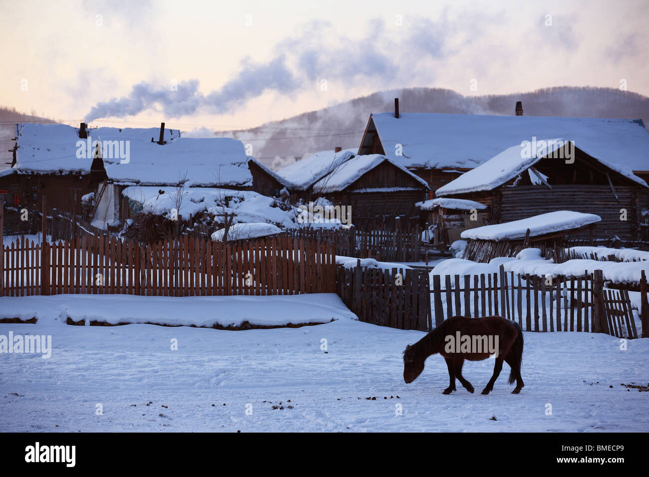 Russian village hi-res stock photography and images - Alamy