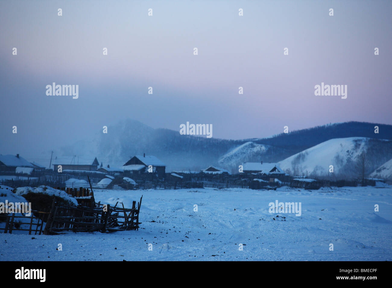 Fog in russian village hi-res stock photography and images - Alamy