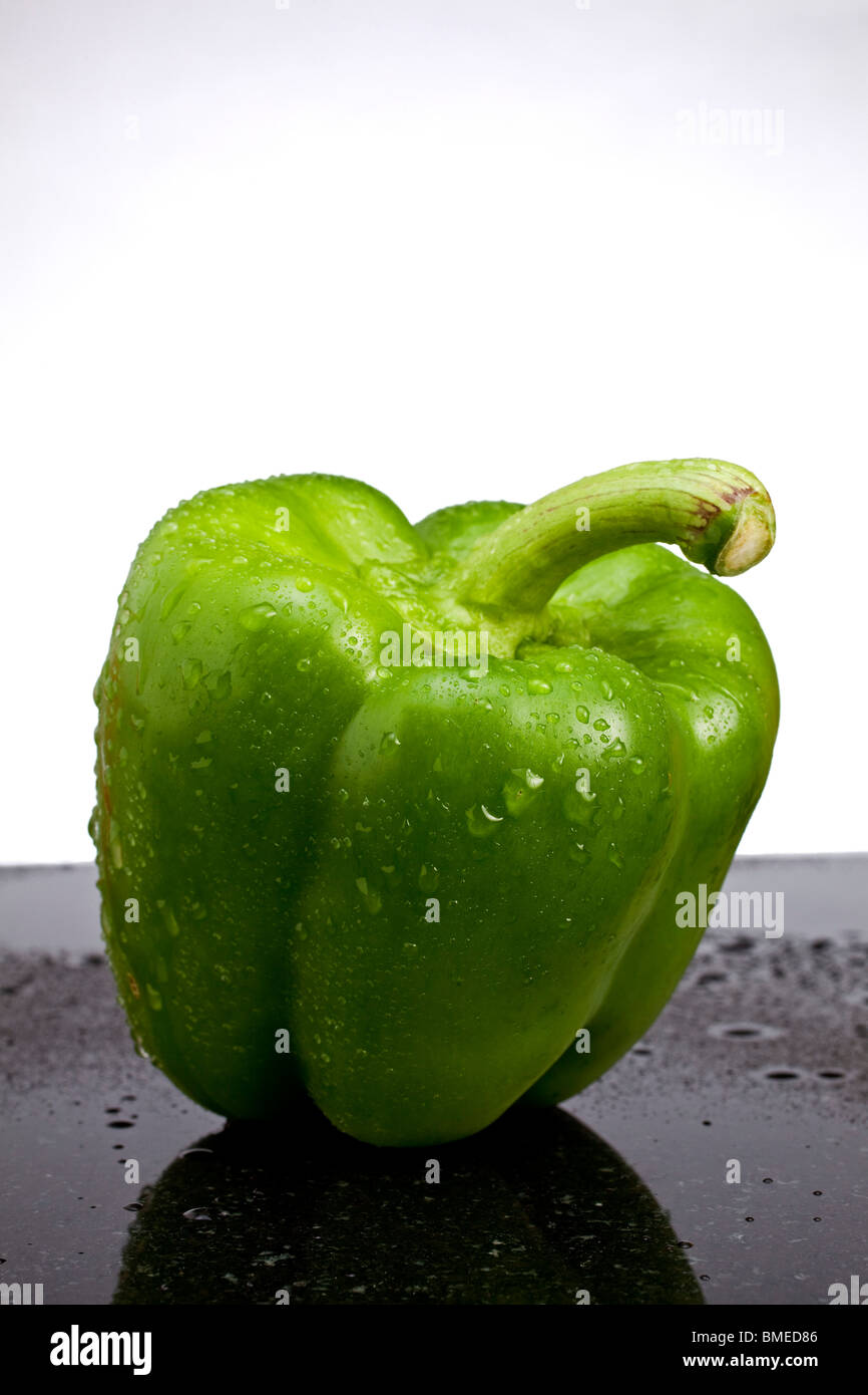 a single green pepper Stock Photo - Alamy