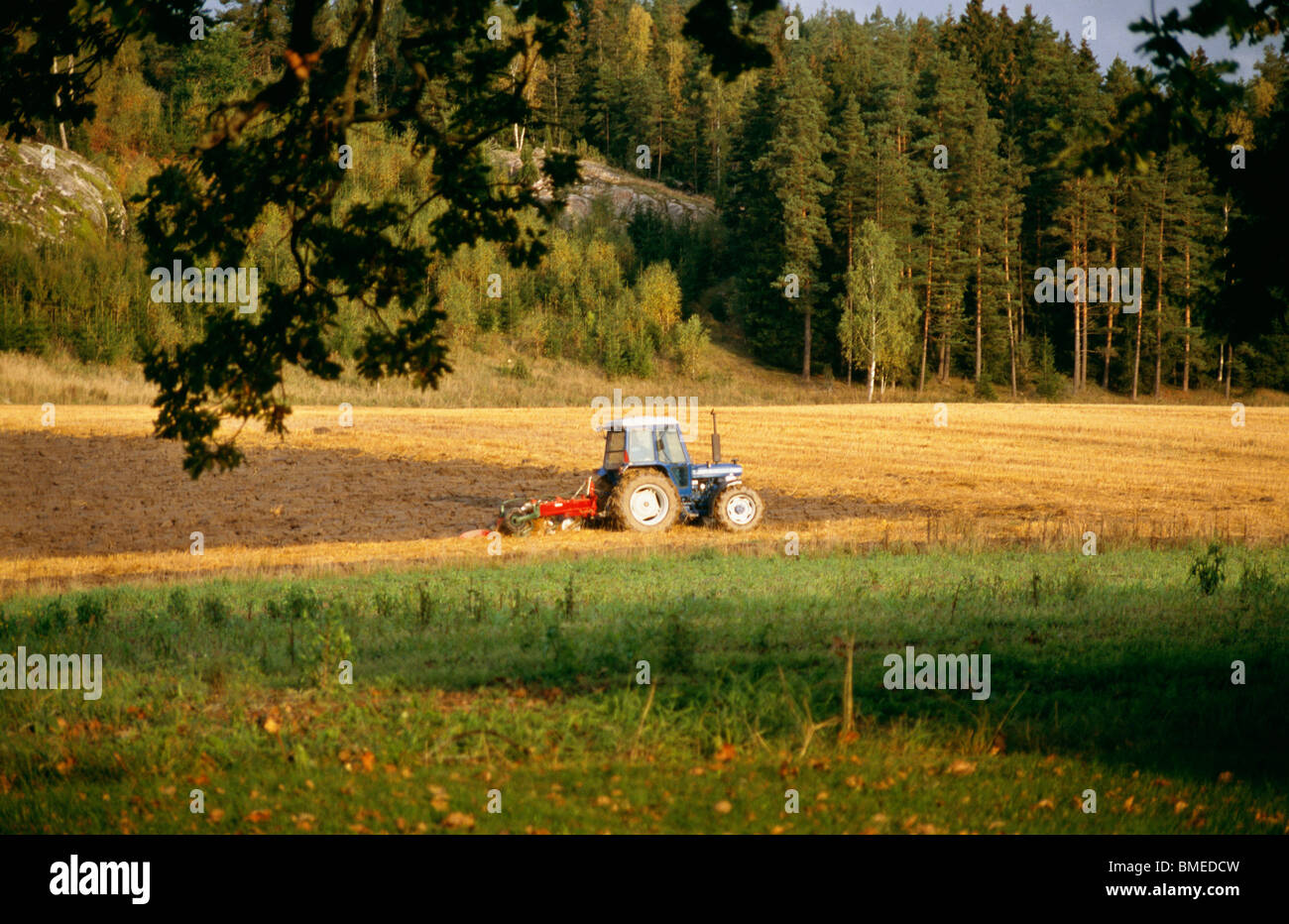 Work in field on tractor hi-res stock photography and images - Alamy