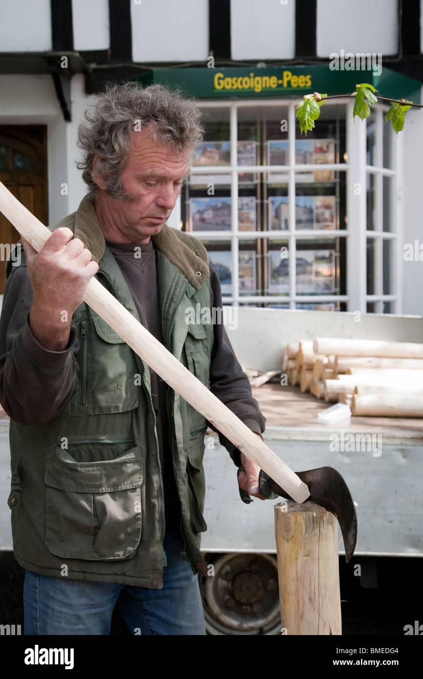 Chestnut paling fence hi-res stock photography and images - Alamy