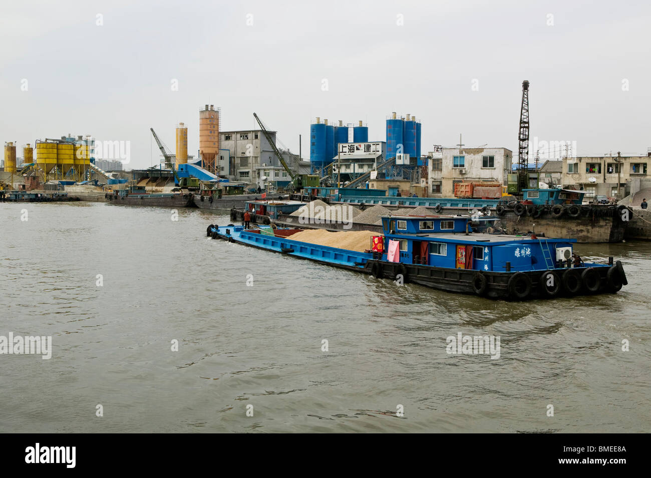 Barge on the Huangpu River, Shanghai, China Stock Photo - Alamy