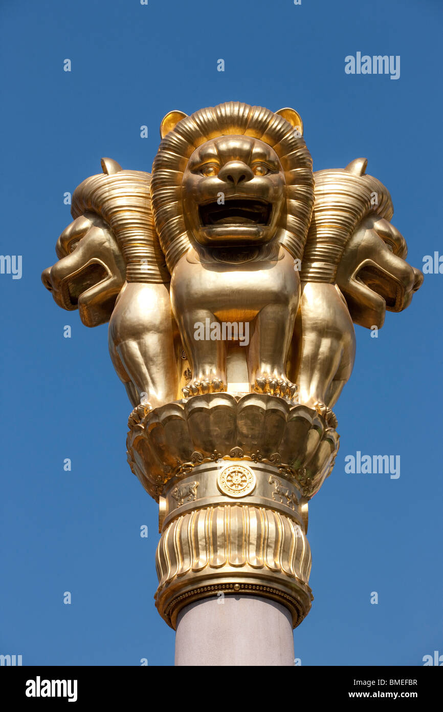 Lion pillar hi-res stock photography and images - Alamy