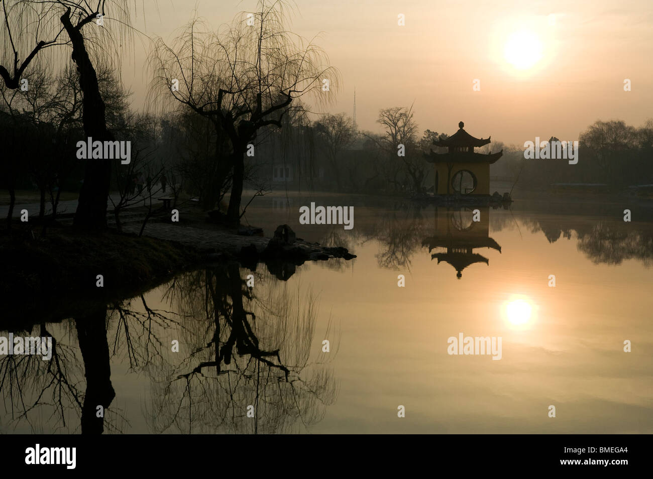 Slender West Lake, Yangzhou, Jiangsu Province, China Stock Photo - Alamy
