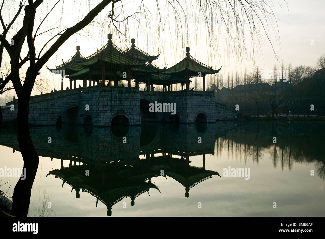 Five pavilion bridge hi-res stock photography and images - Alamy