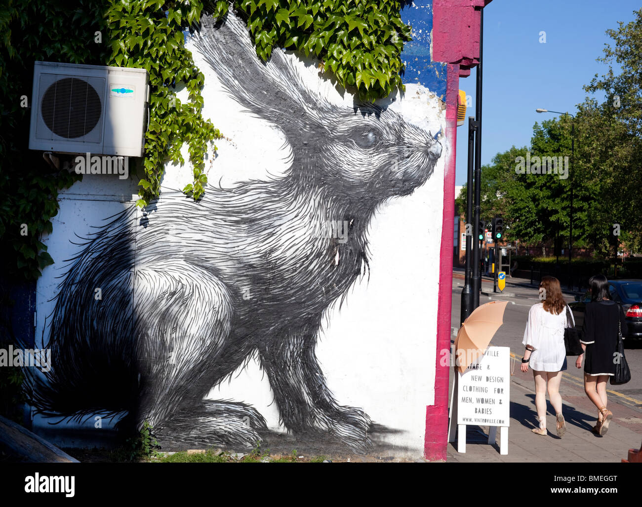 London mural hi-res stock photography and images - Alamy