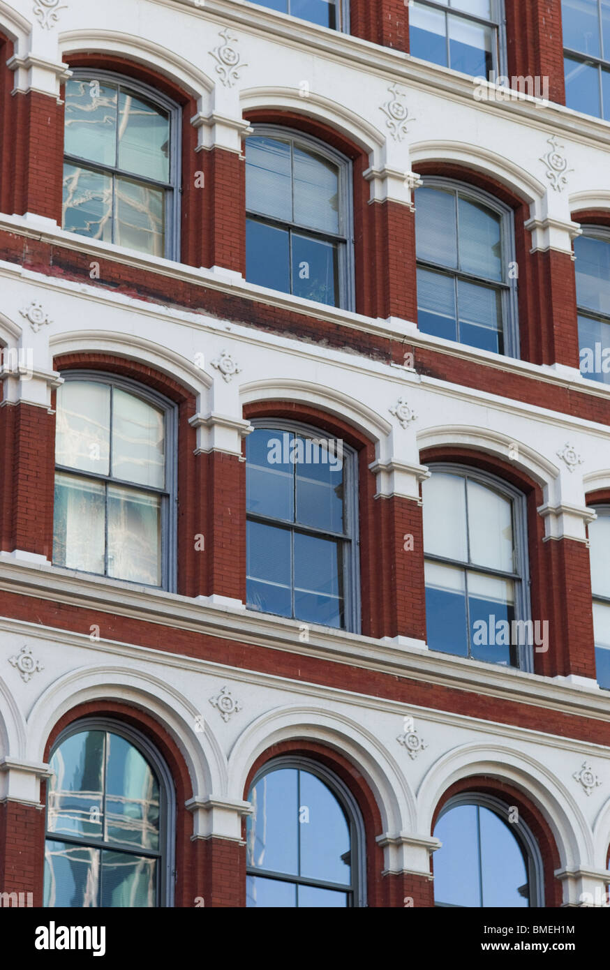 Big building facade hi-res stock photography and images - Alamy