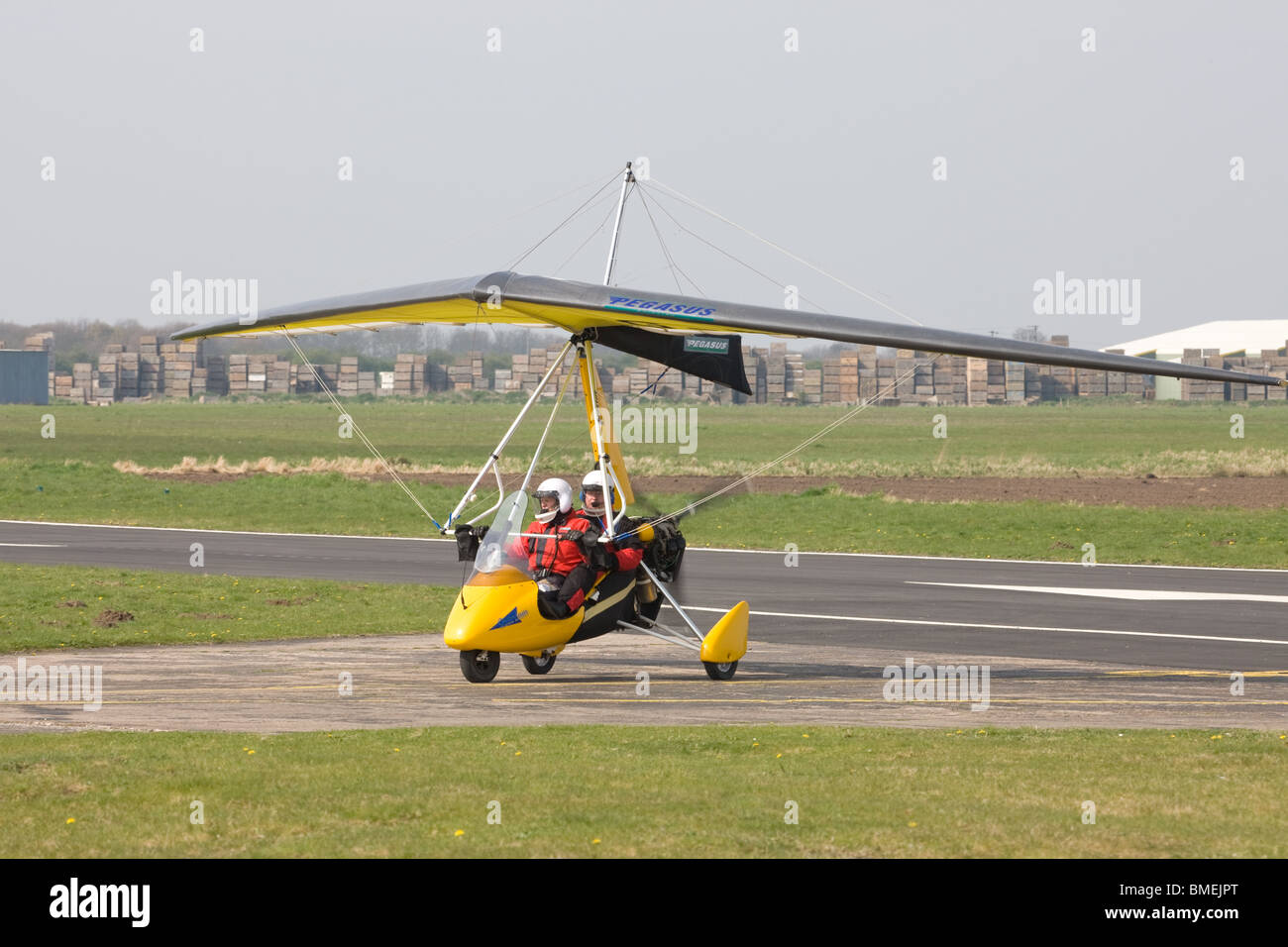 Pegasus Quantum Super Sport G-BYYN weight shift microlight aircraft ...