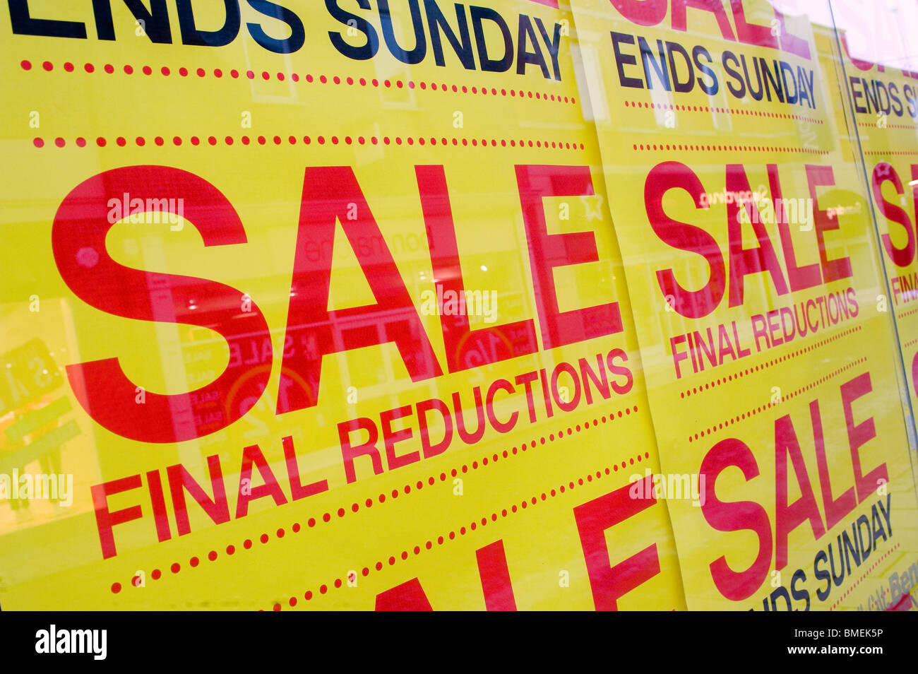 Supermarket sale signs hi-res stock photography and images - Alamy