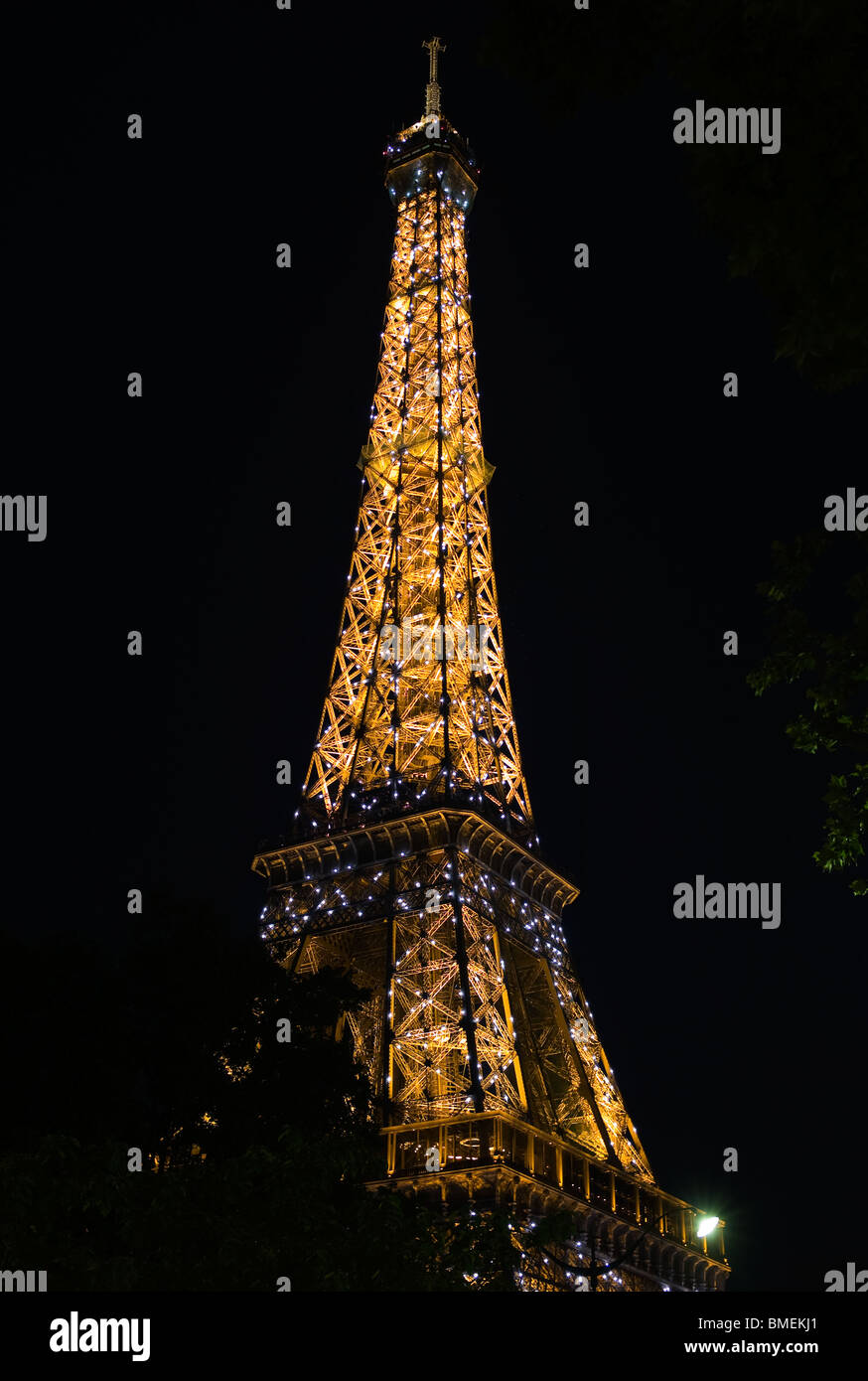 Wrought iron lattice eiffel tower hi-res stock photography and images ...
