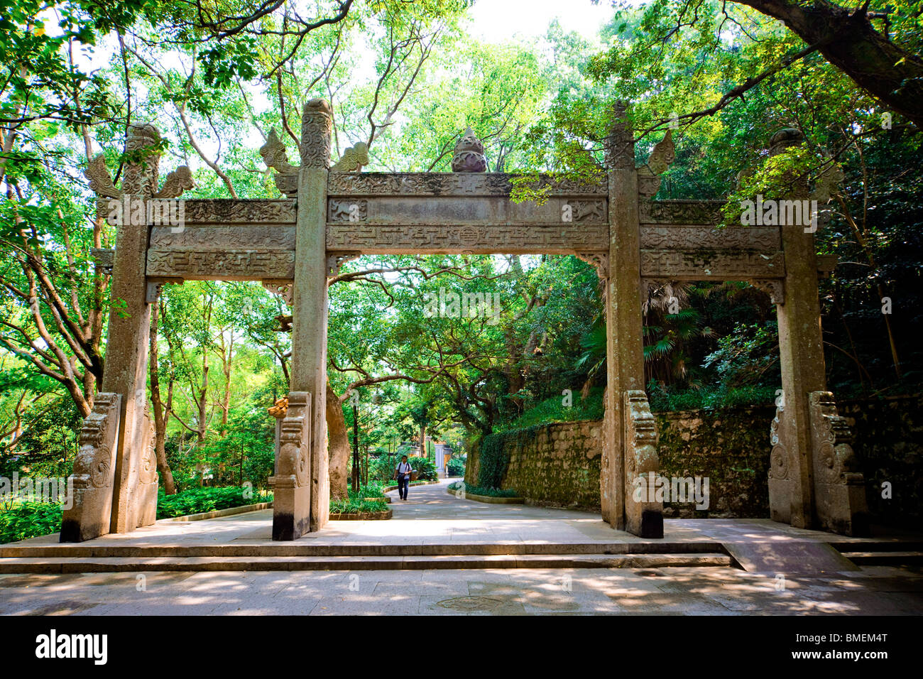 China mount putuo hi-res stock photography and images - Alamy