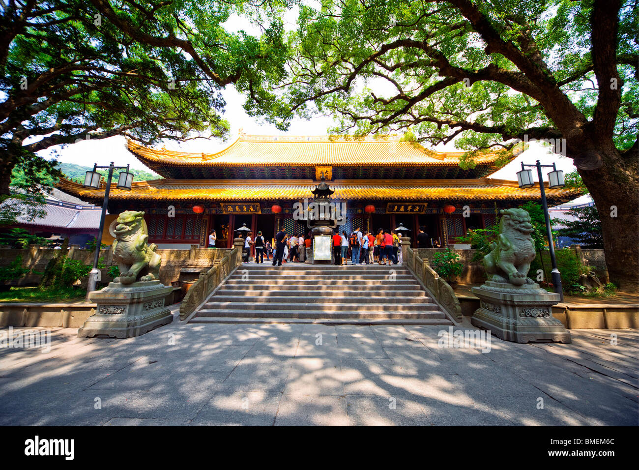 Dayuantong Hall in Puji Temple, Putuo Mount, Zhoushan City, Zhejiang ...