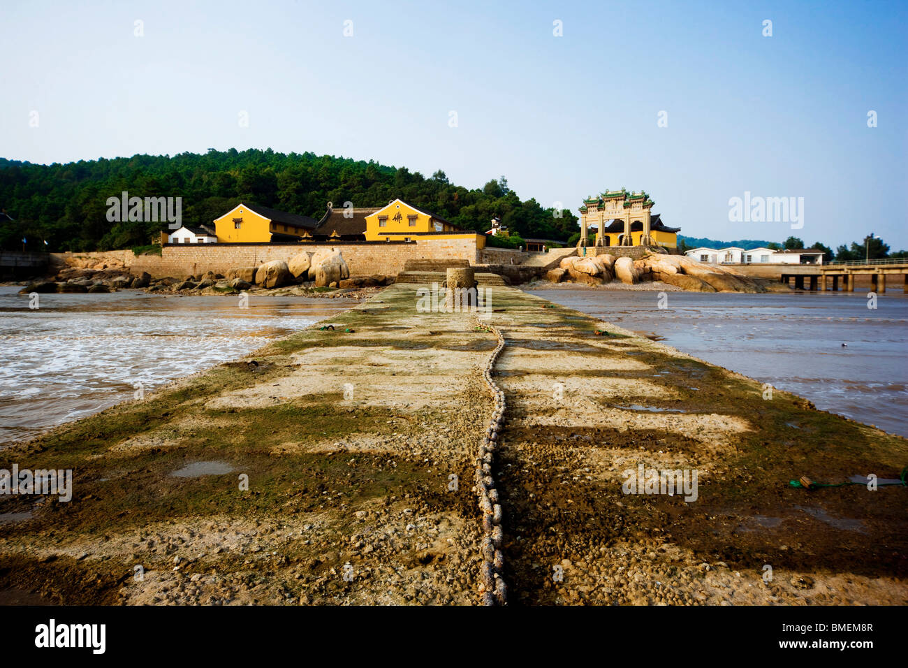 China mount putuo hi-res stock photography and images - Alamy