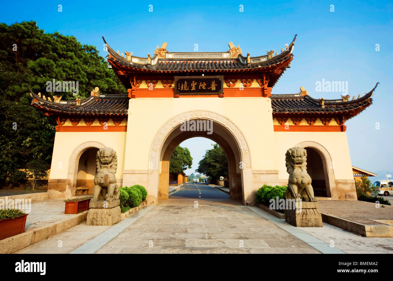 Mount putuo hi-res stock photography and images - Alamy