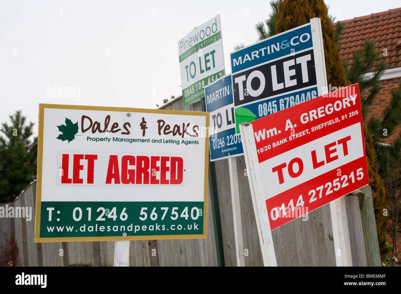 Estate agents signs hi-res stock photography and images - Alamy