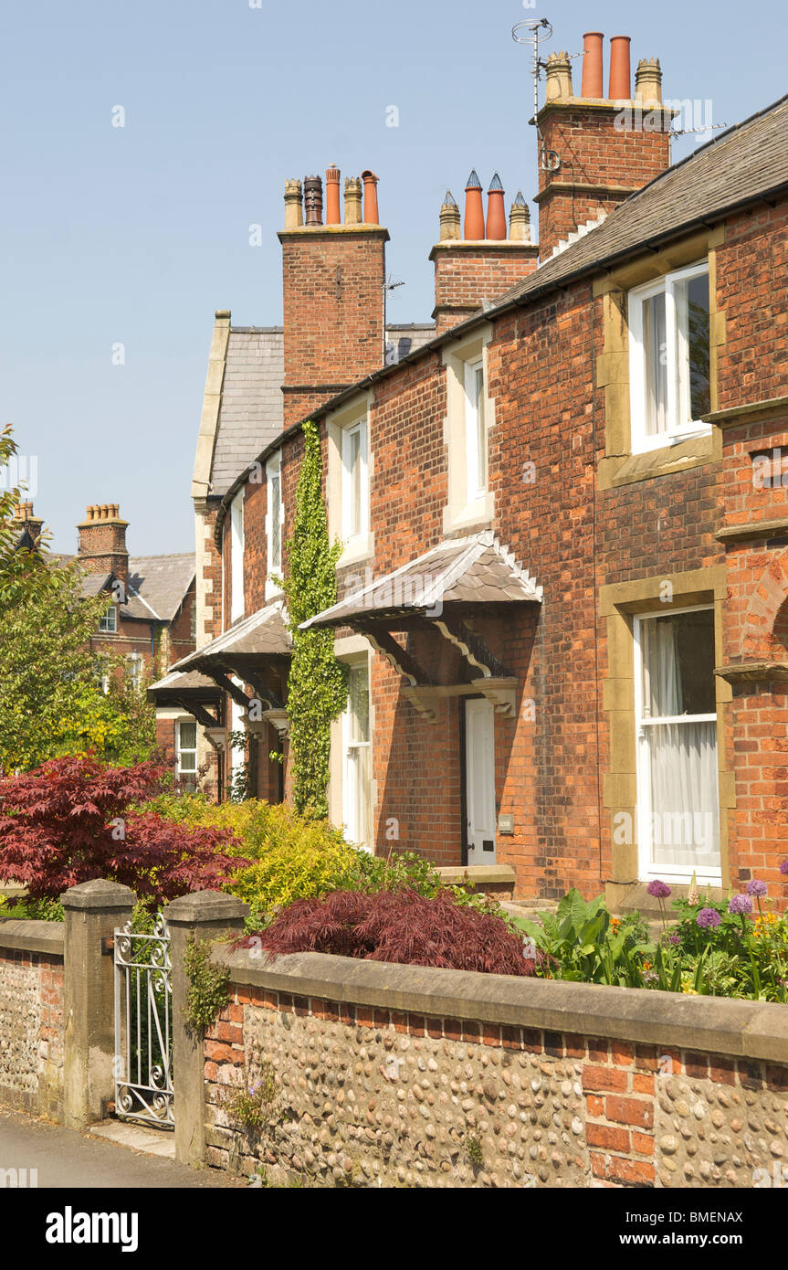 Elegant curved terrace row of houses Stock Photo - Alamy