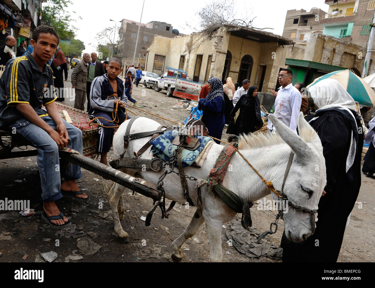 chaotic morning scene at souk goma (friday market), street market ...