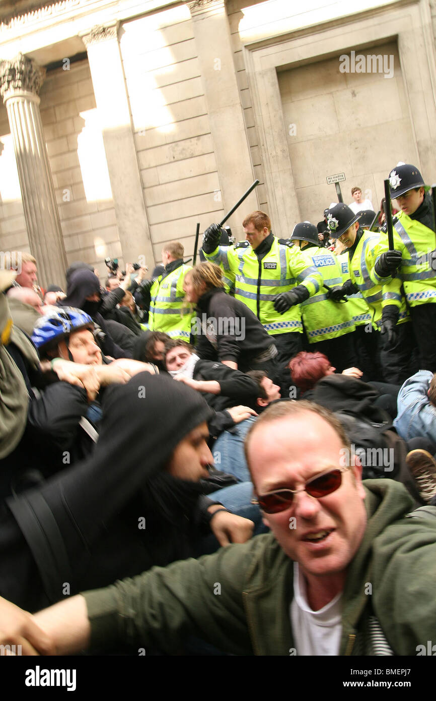Police dramatic hi-res stock photography and images - Alamy