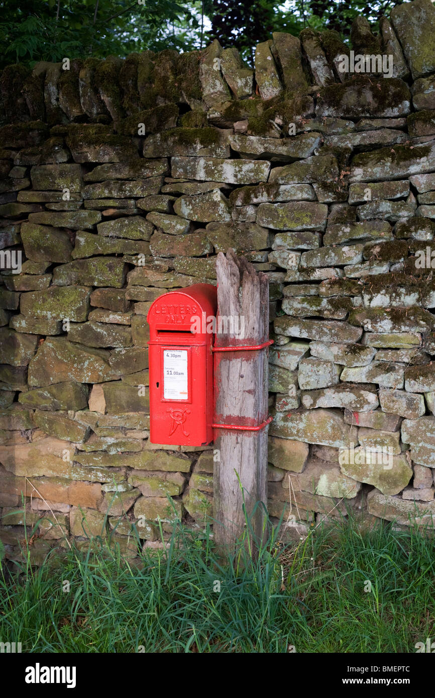 Red Victorian rural post box mounted at dry stone wall in Vale of Edale ...