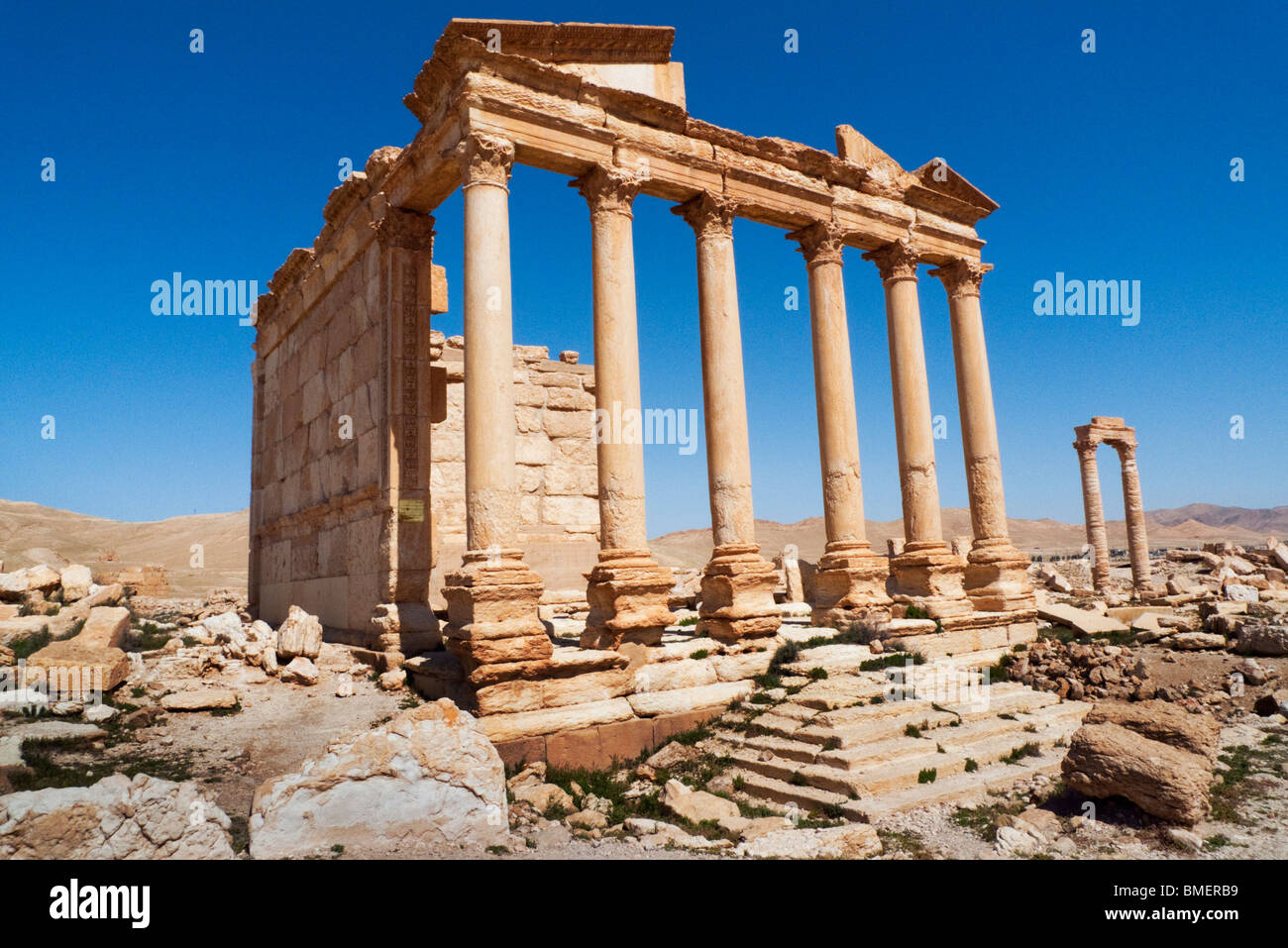 Damascus ancient roman ruins syria hi-res stock photography and images ...