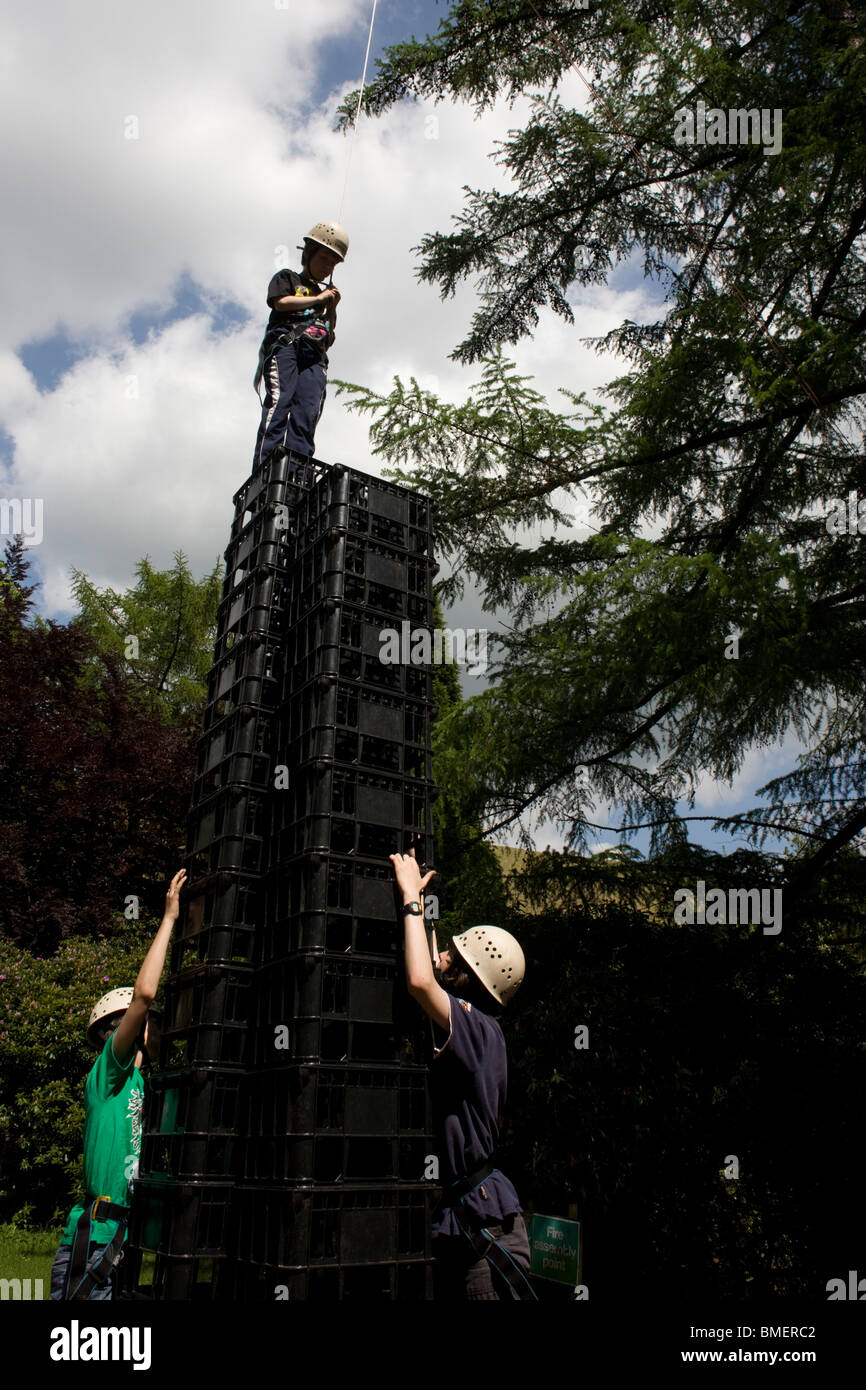 Crate stacking activity test for young boys at YHA Edale Stock Photo ...