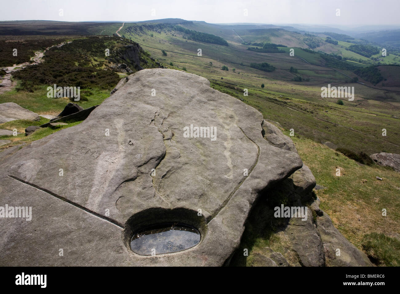Gritstone geology on Long Causeway cliffs, Peak District National Park ...