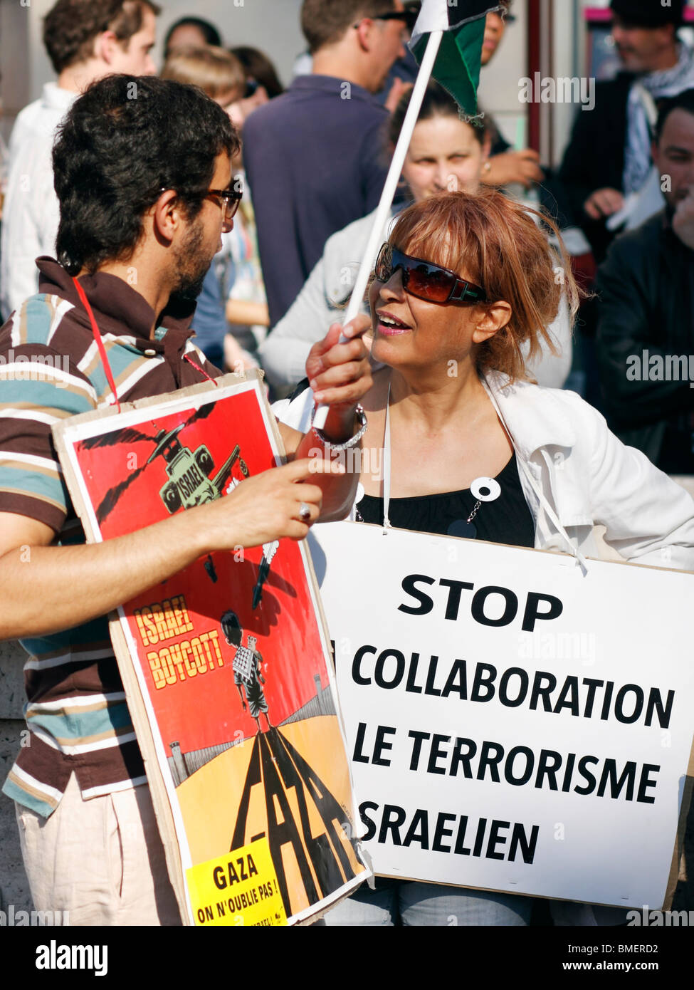 Demonstration in Paris to support the Irish-flagged Rachel Corrie ...