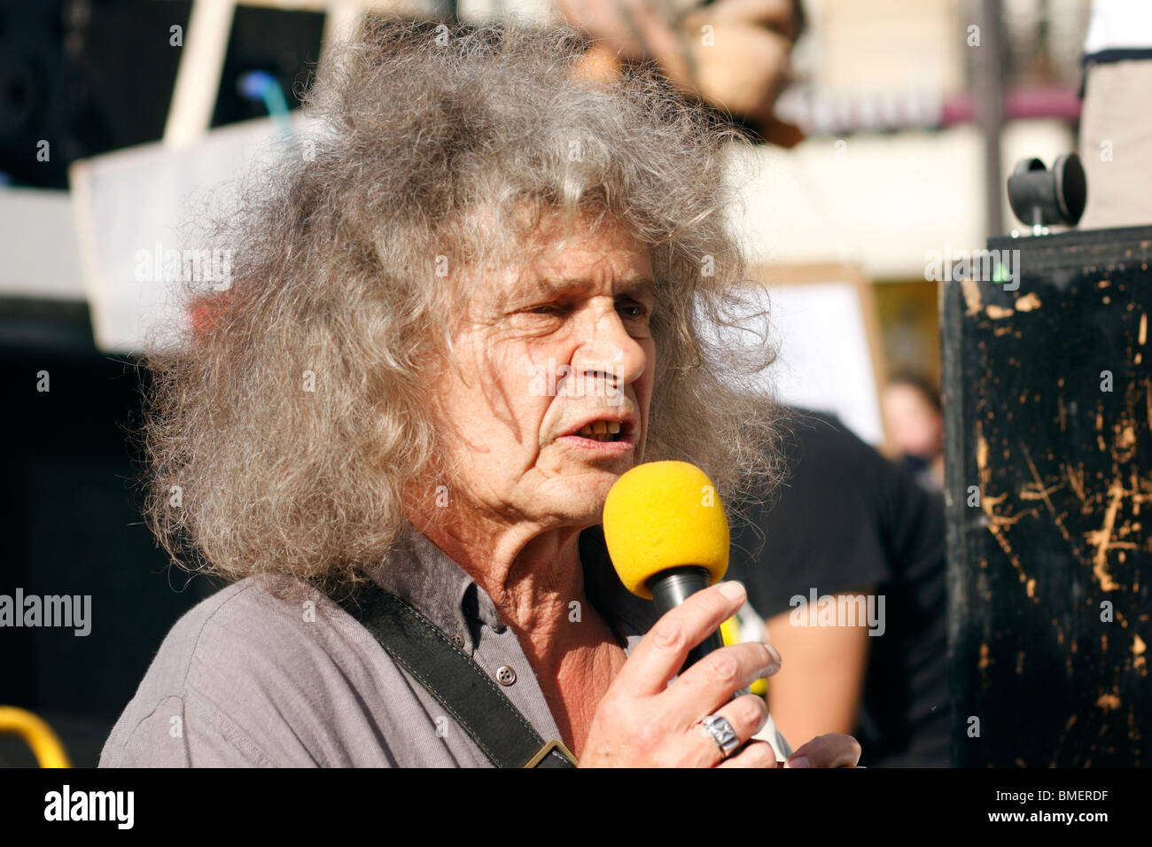 Demonstration in Paris to support the Irish-flagged Rachel Corrie ...