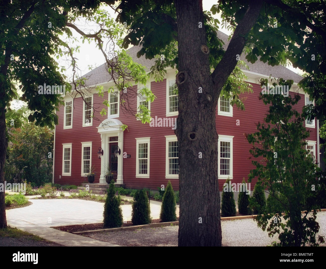Front exterior colonial house hi-res stock photography and images - Alamy
