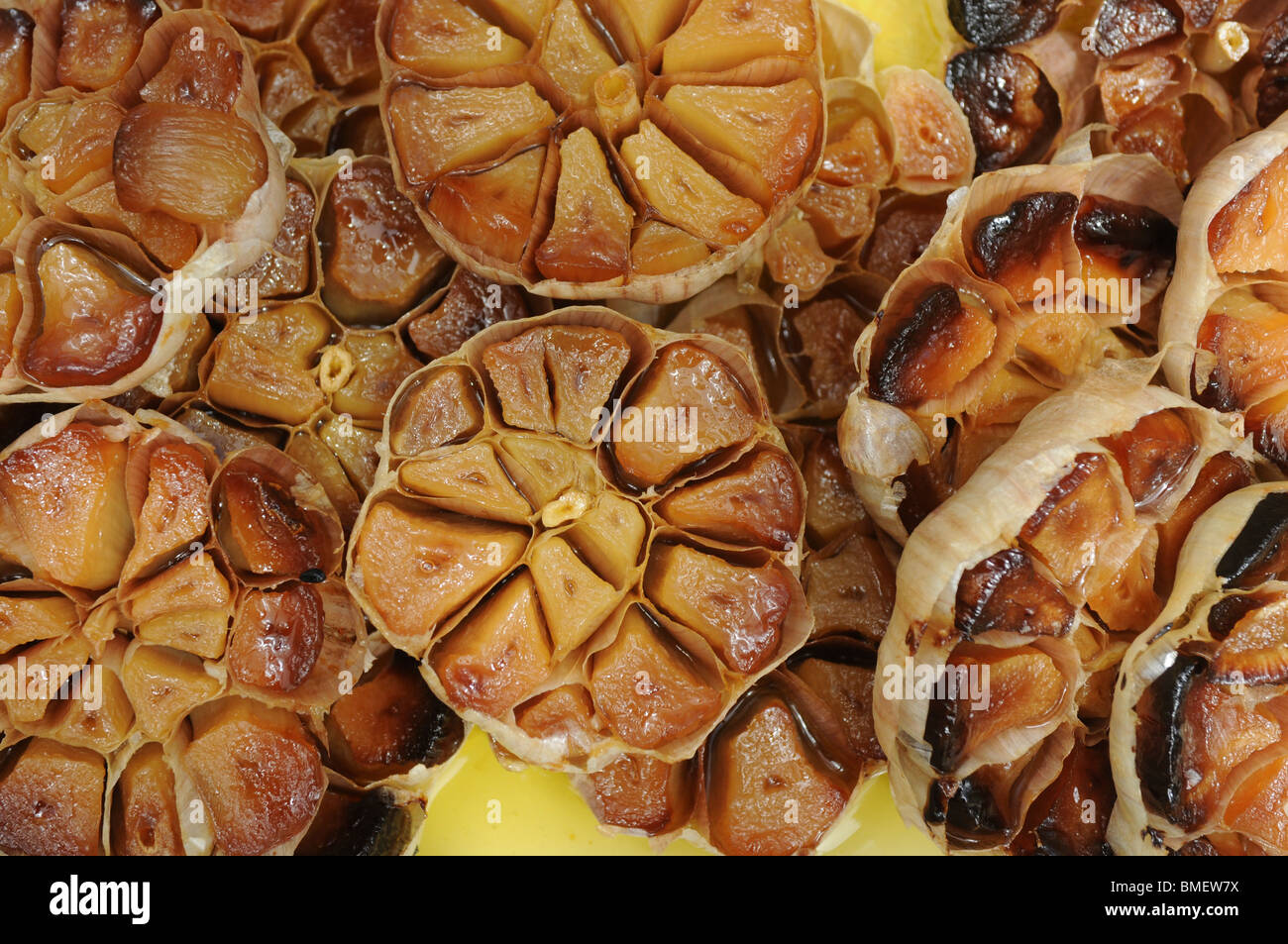 Roasted garlic halved hi-res stock photography and images - Alamy