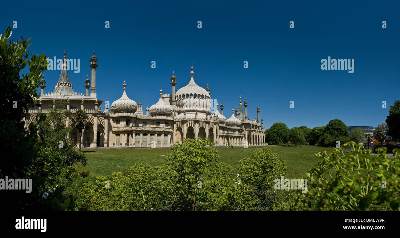 Brighton royal pavilion and gardens hi-res stock photography and images ...