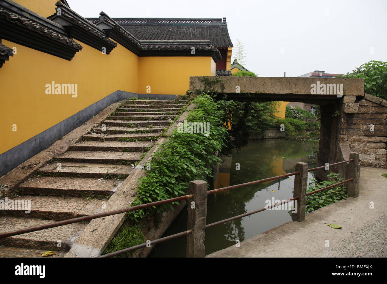 Stone bridge beside Longhua Temple, Shaoxing, Zhejiang Province, China ...