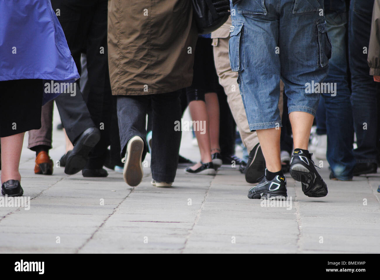 Crowd crowds tourists hi-res stock photography and images - Alamy
