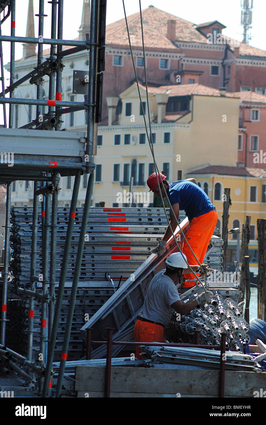 Venice architecture scaffolding working hi-res stock photography and ...
