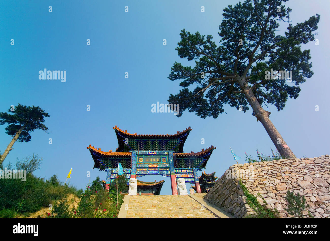 Pailou entrance of Zhenwu Taoist Temple, Mount Heng, Datong City ...