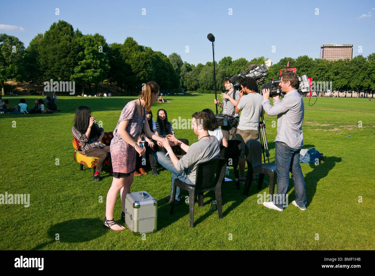 Journalists france hi-res stock photography and images - Alamy